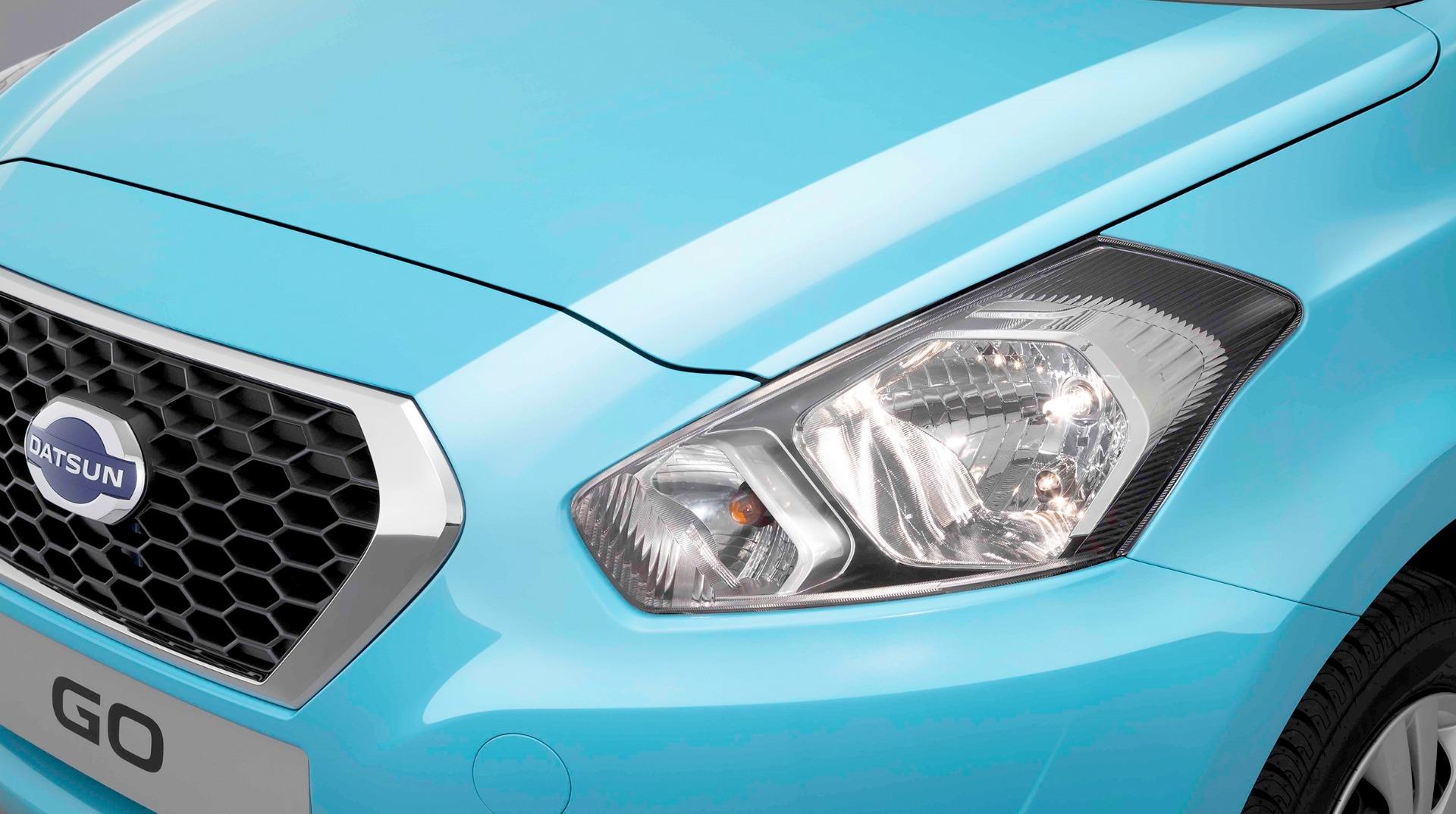 How to replace a lightbulb on a Datsun Go - Car Ownership - AutoTrader