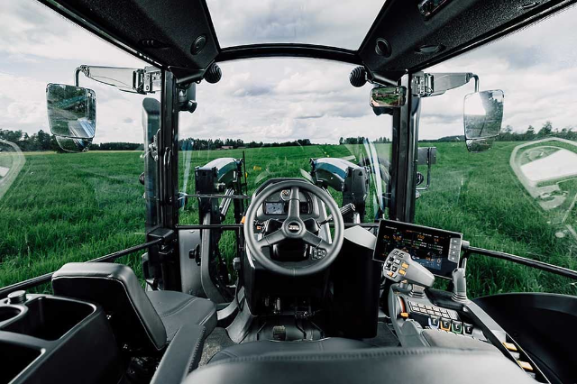 6 Reasons why the Valtra G135 Versu won best utility tractor in the ...