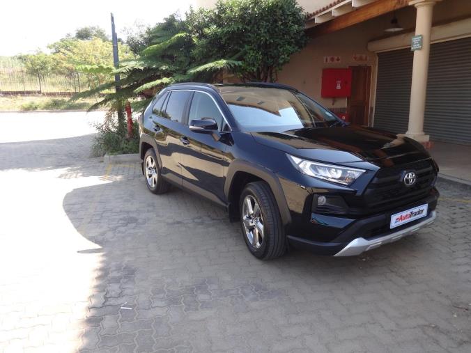 Toyota RAV4 2.0 GX-R review: An old favourite benefits from modern ...