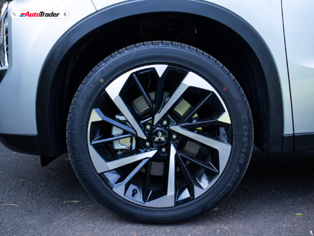 Mitsubishi Outlander (2023) It all makes sense - Review - Expert ...
