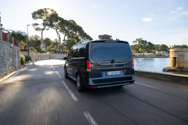 Mercedes-Benz V-Class vs Volkswagen Caravelle vs Toyota Quantum: The ...