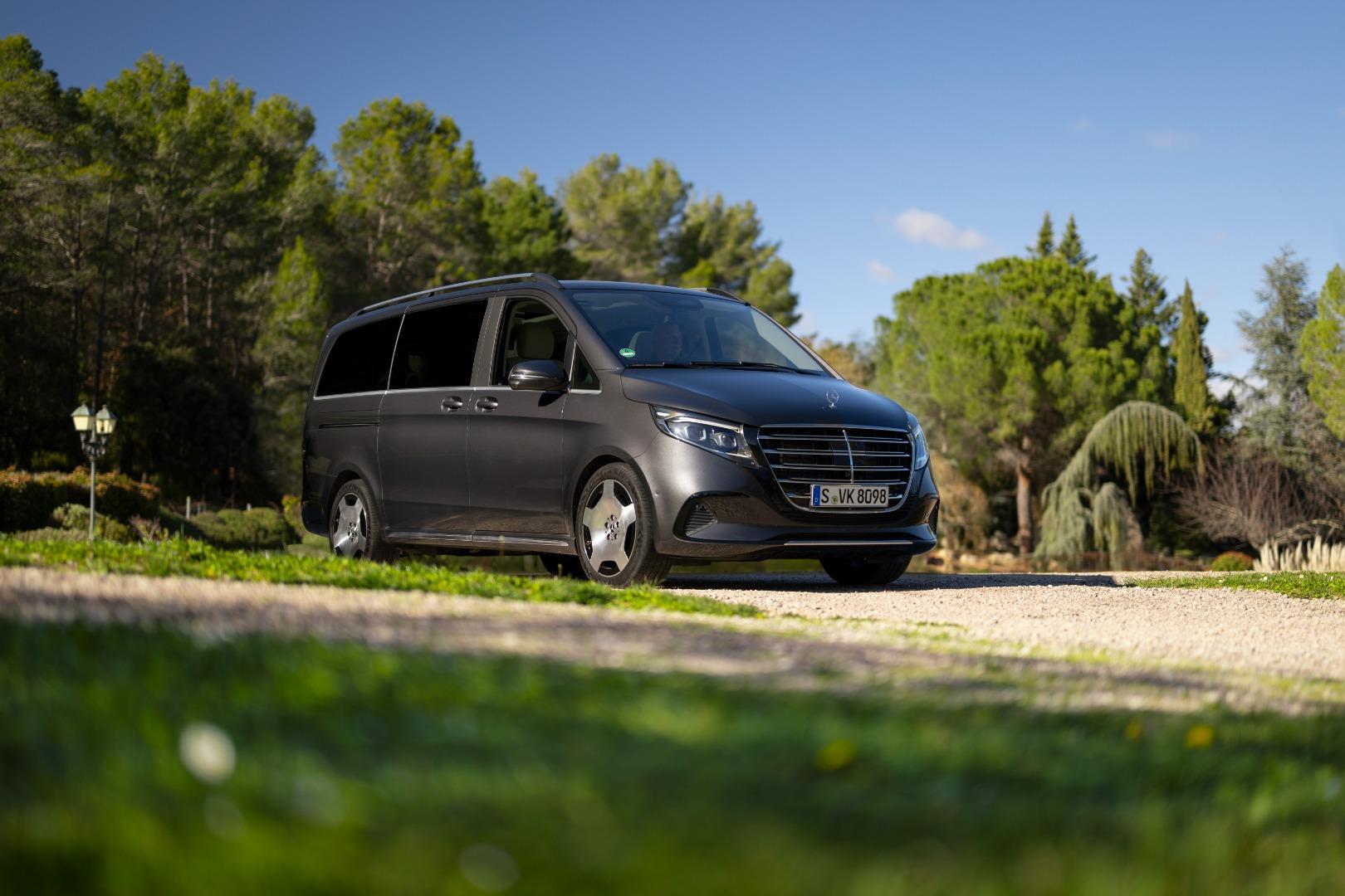 Mercedes-Benz V-Class vs Volkswagen Caravelle vs Toyota Quantum: The ...