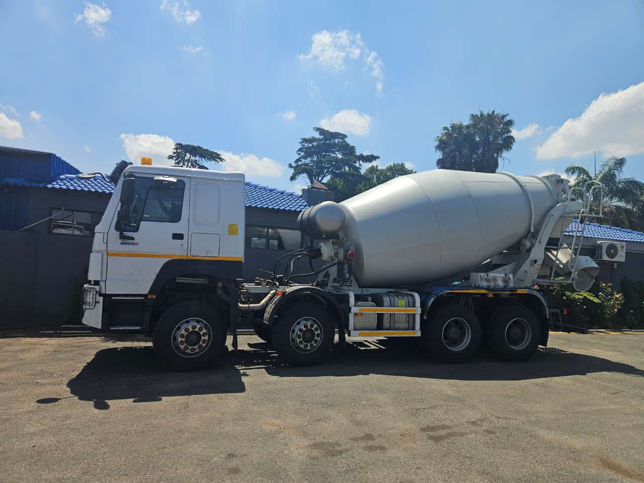 SINOTRUK HOWO 84340 Concrete Mixer 8m3 Concrete Mixer 8m3 for sale in ...