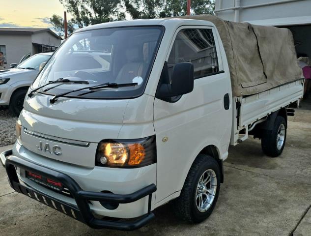 JAC X200 pricing information, vehicle specifications, reviews and more ...