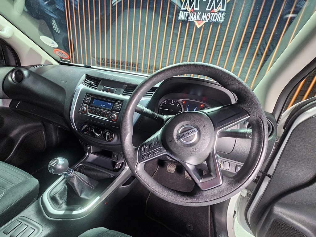 2022 Nissan Navara 2.5DDTi Double Cab SE - Mit-Mak Motors