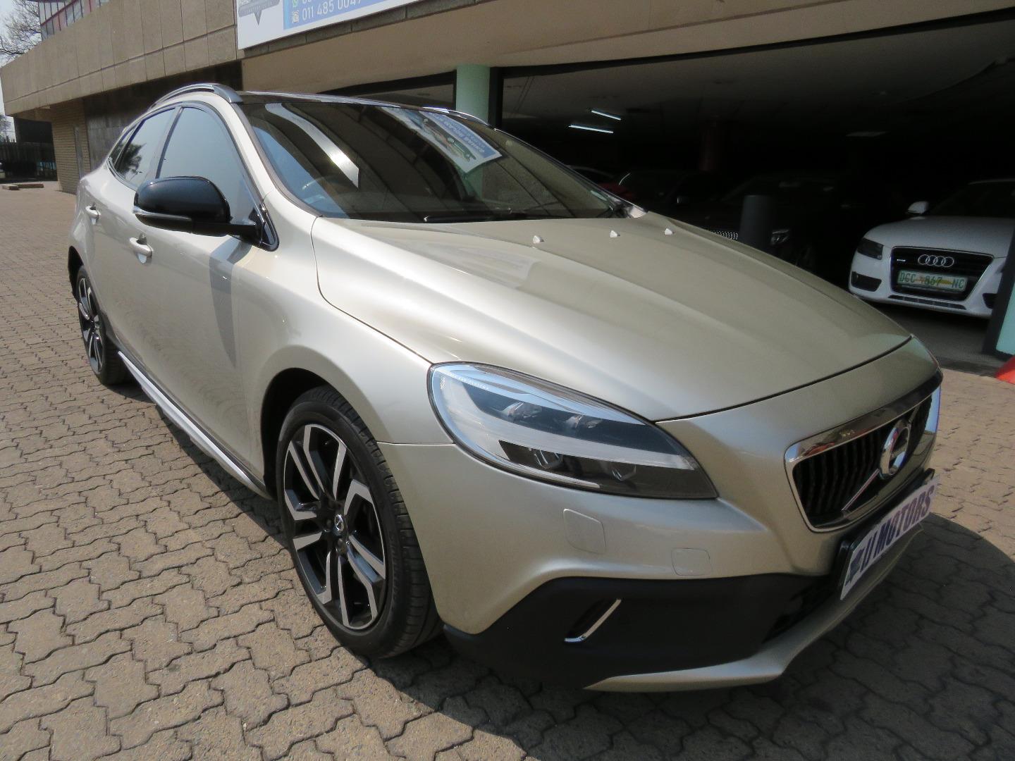 Volvo V40 T4 Momentum Auto for sale in Johannesburg - ID: 28199925 ...