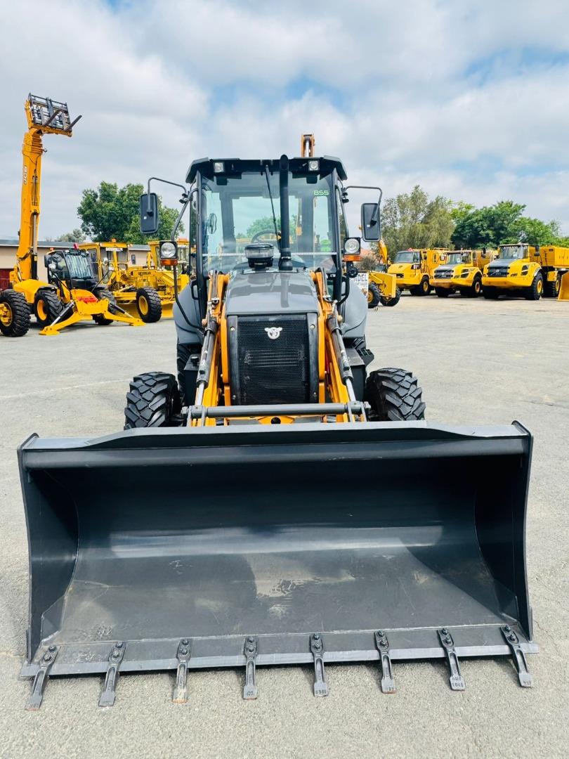 Case loaders for sale in South Africa - AutoTrader