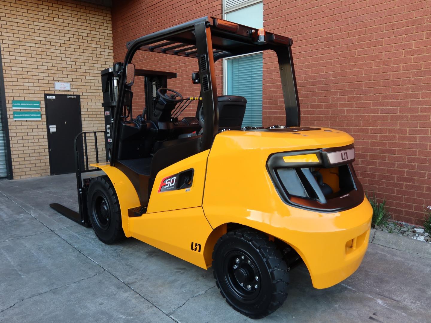 UN Series 50 Compact 5 Ton, 3 Stage / 4 Meter, Solid Tyres, Side Shift ...