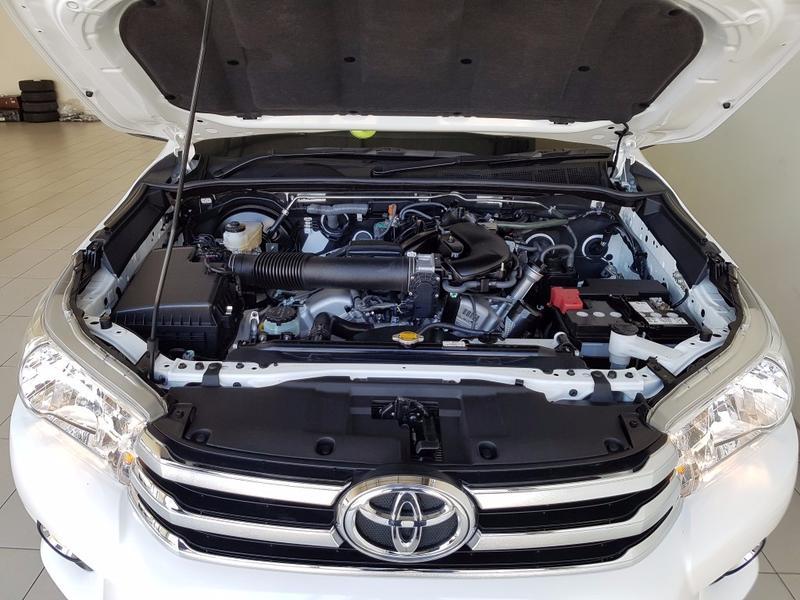 How to top up windscreen wash on a Toyota Hilux - Car Ownership ...