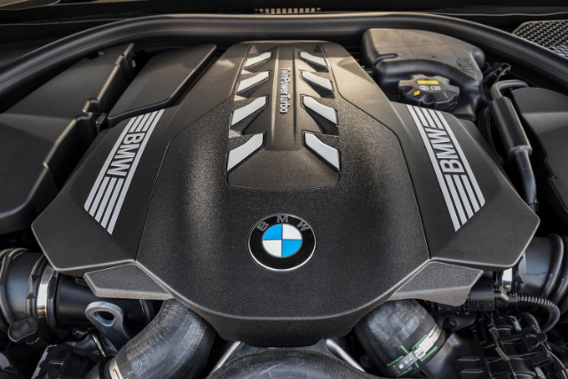 Which BMW 7 Series engine is best: Petrol or diesel? - Buying a Car ...