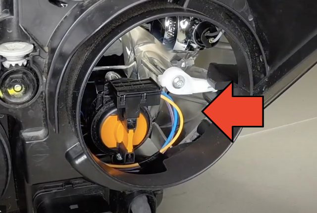 How to replace a lightbulb on a Ford Transit Custom - Car Ownership ...